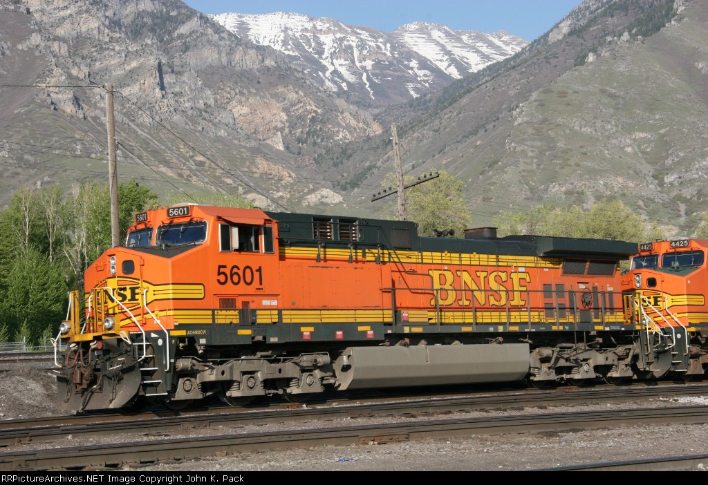 BNSF 5601